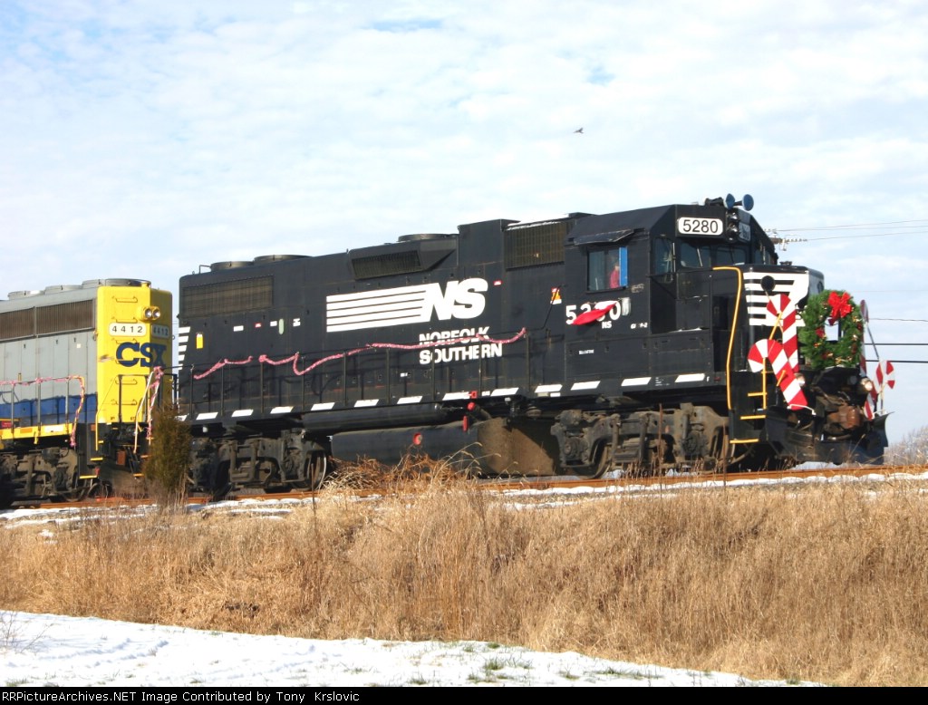NS 5280 Here Comes Santa Claus Right Down The Freehold Secondary